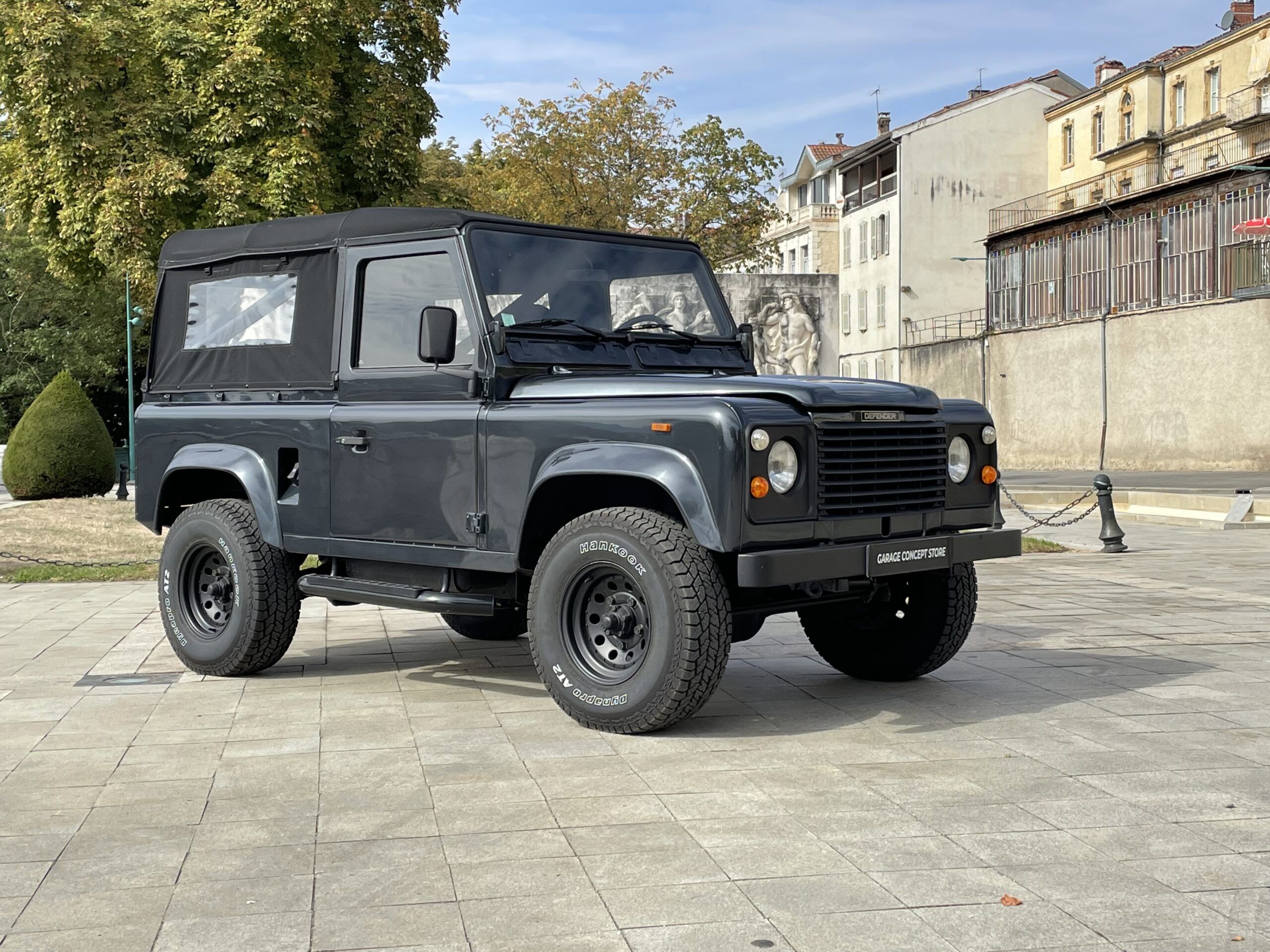 LAND ROVER DEFENDER 90 V8 - Classic & Racing