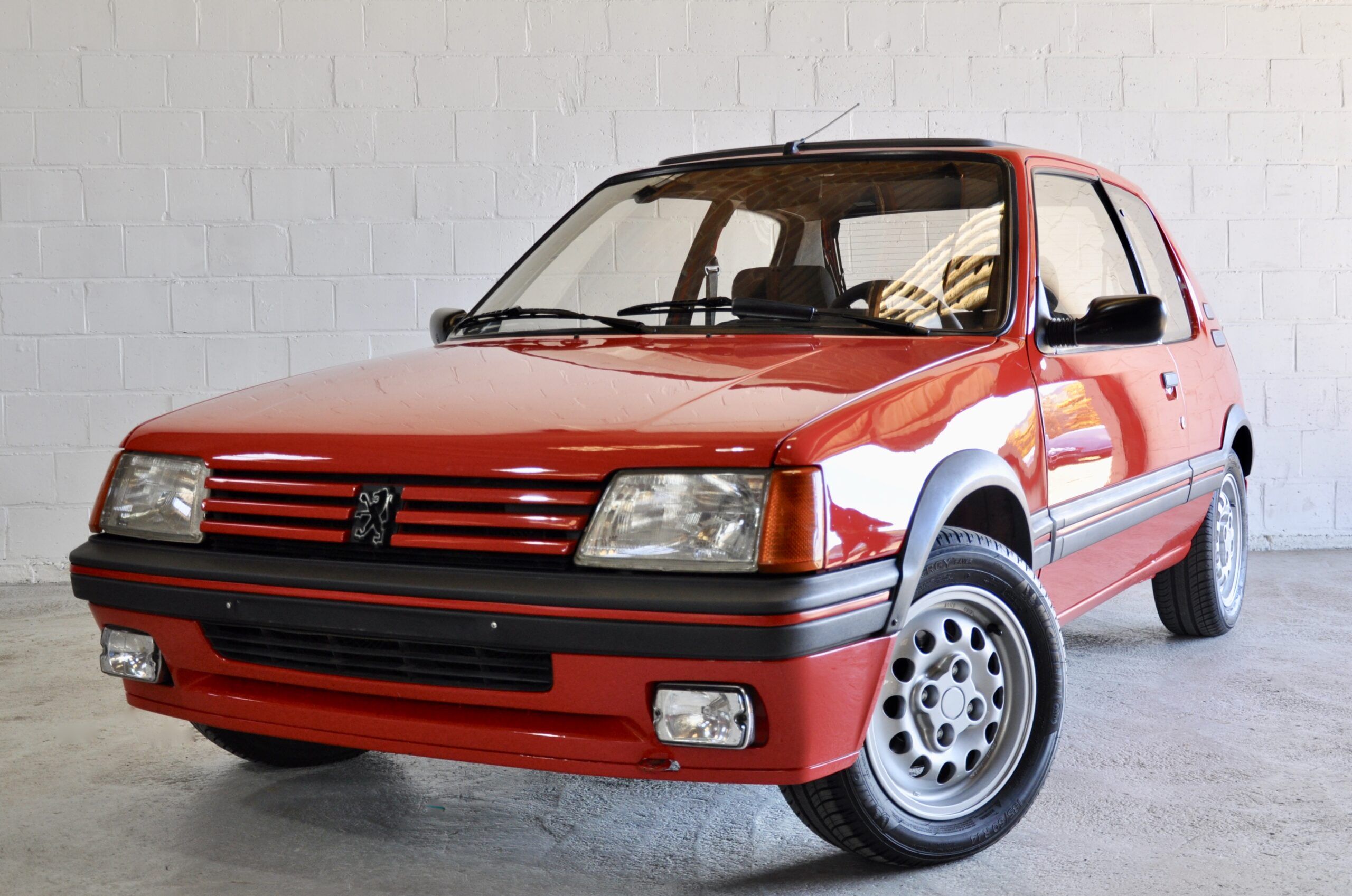 PEUGEOT 205 1.6 GTI 105CV - Classic & Racing